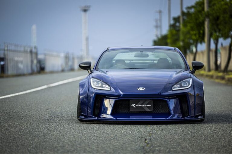 圧倒的迫力！GR86ワイドボディエアロキット「04R-GTW」のご紹介 ｜ KUHL(クール)