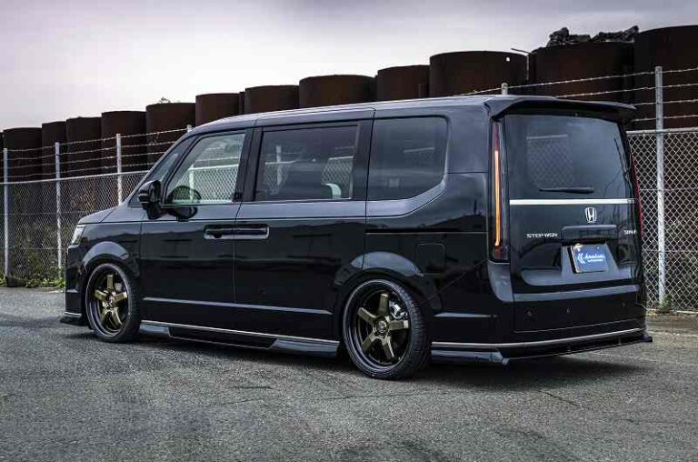 新型ステップワゴンSTEPWAGON用エアロパーツ完成！お得な新型ステップワゴン新車フルカスタムコンプリートカーも販売中！ ｜ KUHL(クール)