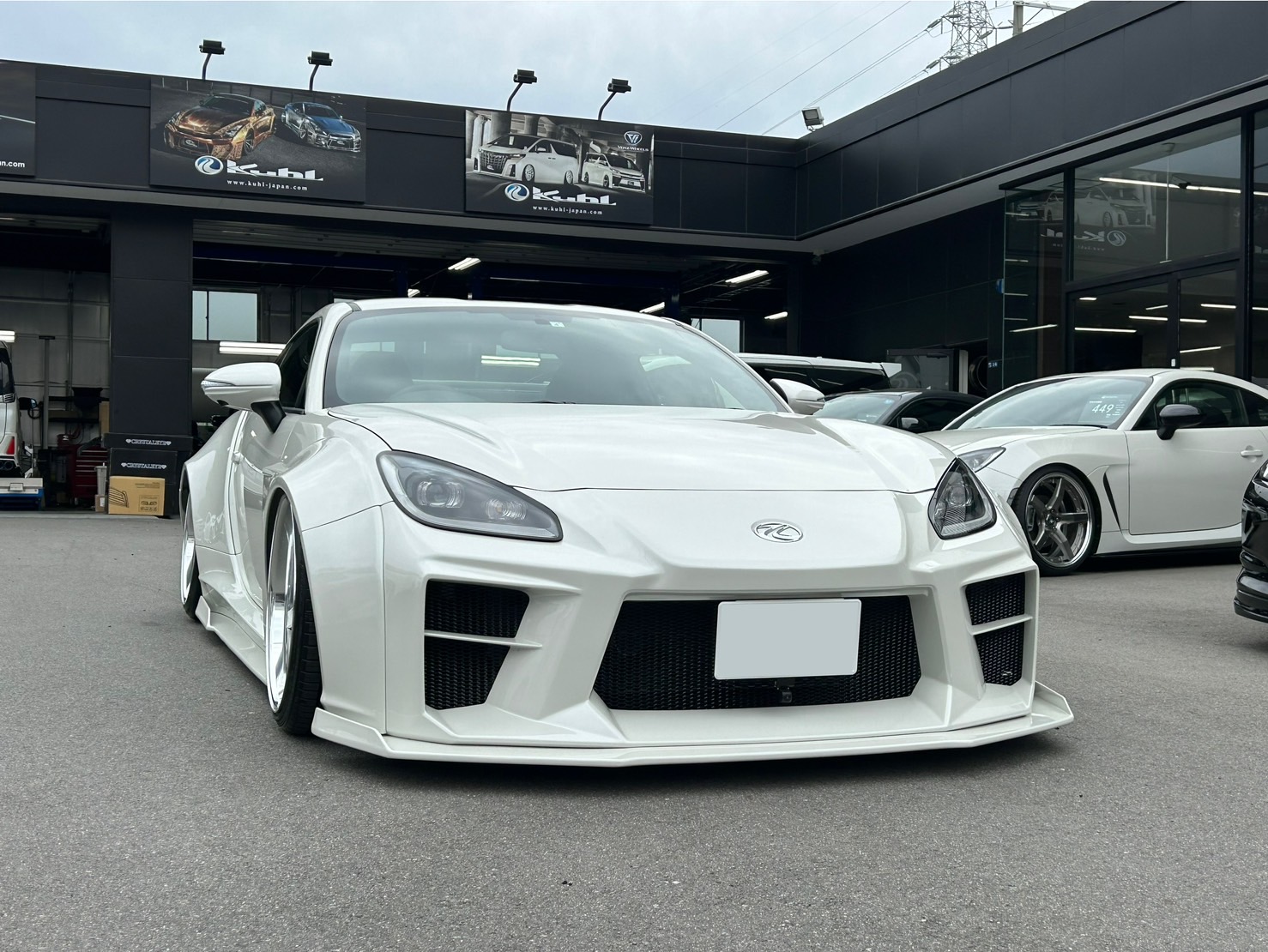 【祝☆ご納車】KUHL 03R-GTW オーバーフェンダー装着のド迫力GR86のご紹介!! ～ KUHL RACING 大阪 TOYOTA GR86 ZN8 WIDE BODY KIT ...