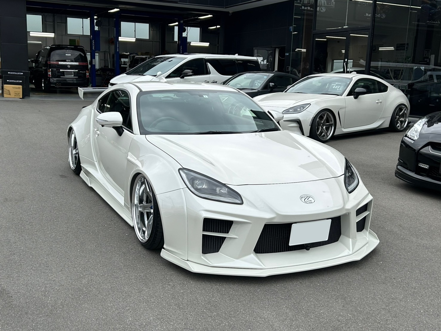 【祝☆ご納車】KUHL 03R-GTW オーバーフェンダー装着のド迫力GR86のご紹介!! ～ KUHL RACING 大阪 TOYOTA GR86 ZN8 WIDE BODY KIT ...