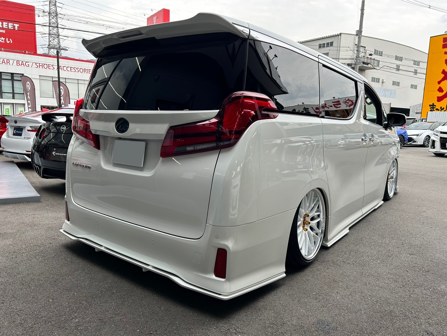 【祝☆ご納車】KUHL×30後期アルファード 最後の新車のご紹介です。 ～ KUHL 大阪 アルファード AIRFORCE エアサスペンション VERZ 白 ホイール シャコタン ツライチ ...