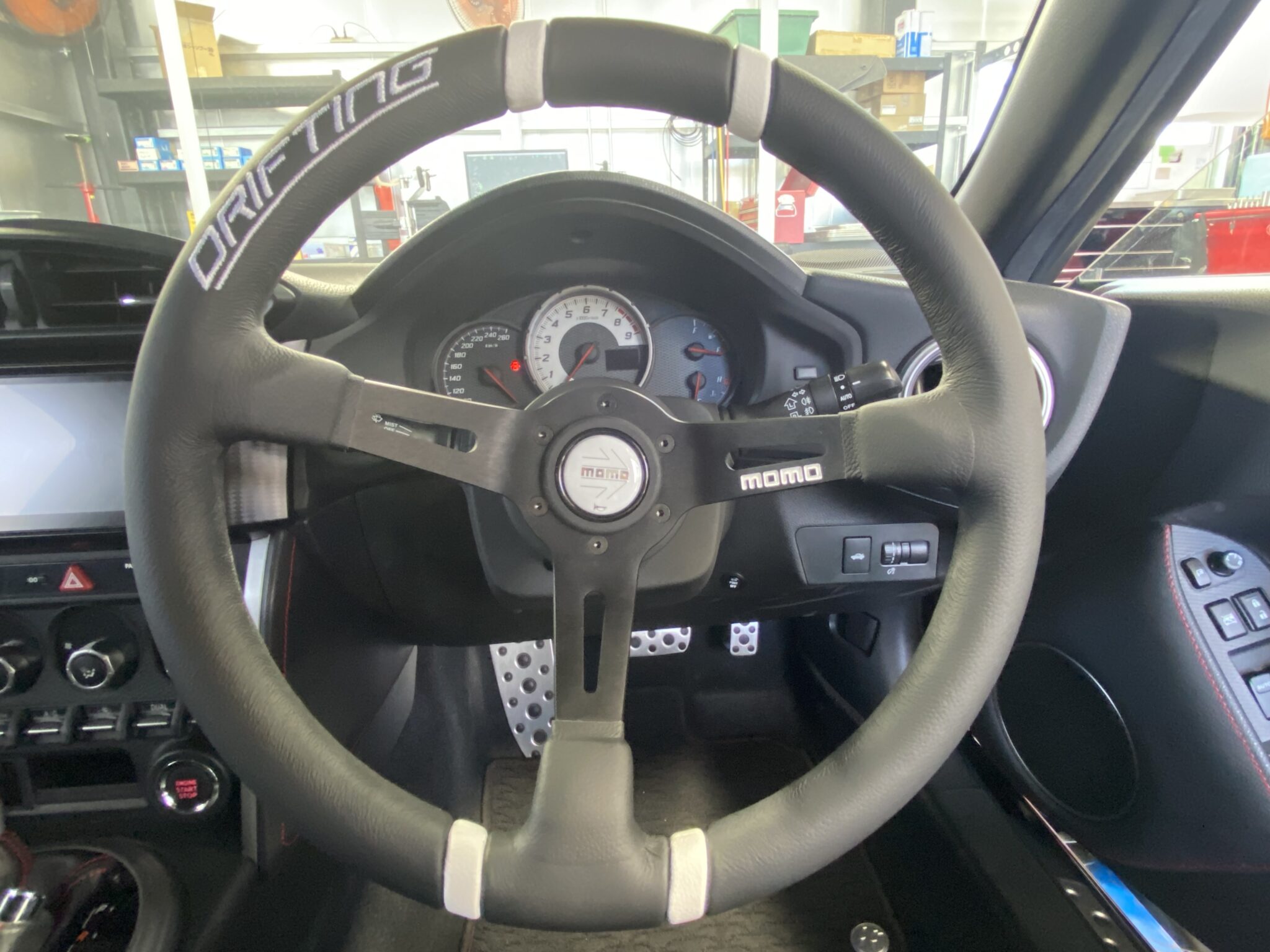 【KUHL OSAKA ブログ】～メカニックの作業風景のお届け～ ｜ KUHL(クール)