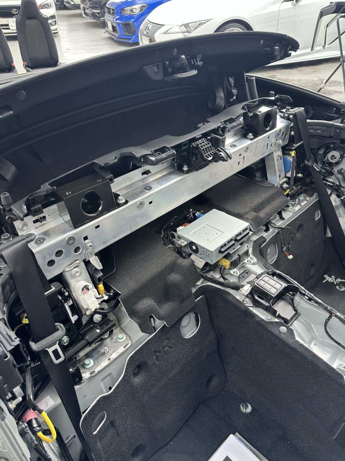 【メカブログ】NDロードスターにロールバー、フルバケ、4点式シートベルトの取り付けを行いました！ ｜ KUHL(クール)